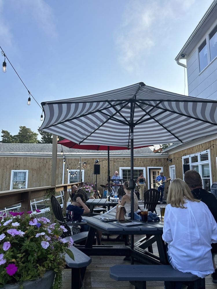 FISH TALES - Updated September 2025 - 31 Alanson Ln, Hampton Bays, New ...