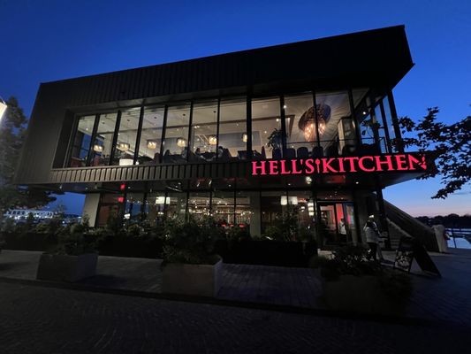 GORDON RAMSAY HELL’S KITCHEN - Updated September 2025 - 4075 Photos ...