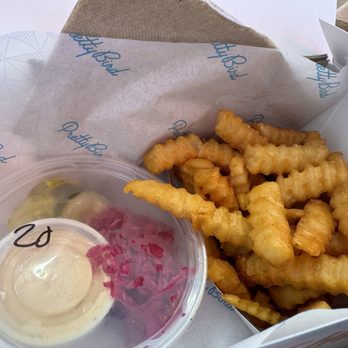 PRETTY BIRD HOT CHICKEN - SUGARHOUSE - Updated August 2025 - 312 Photos ...