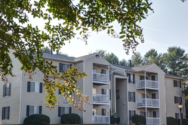 FALCON POINTE APARTMENTS - Request Information - Apartments - 1901 ...