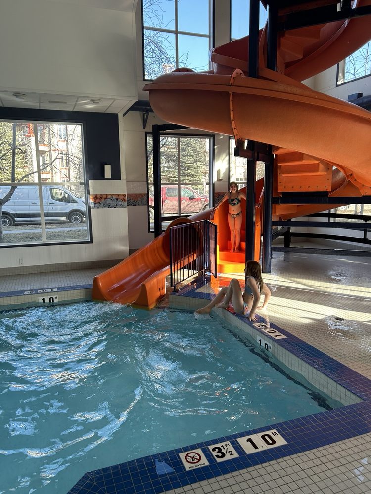 HOLIDAY INN EXPRESS & SUITES CALGARY SOUTH-MACLEOD TRAIL S - Updated ...