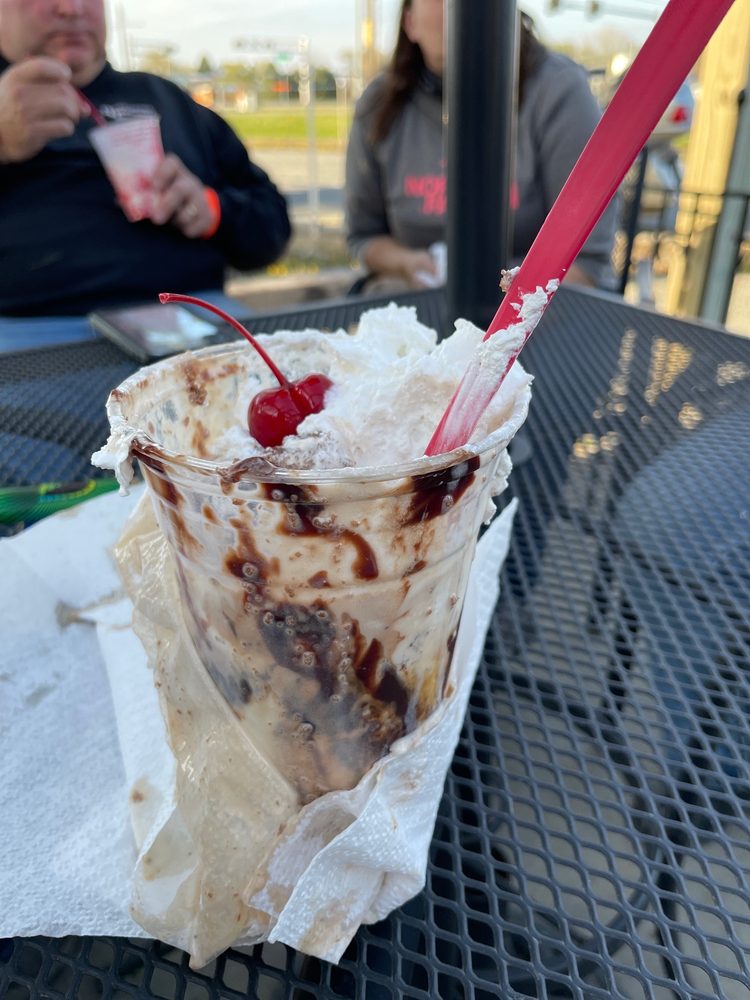 RETRO SUNDAES - Updated July 2025 - 2007 US Hwy 59, Shenandoah, Iowa ...