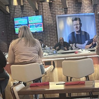 GORDON RAMSAY BURGER - 885 Photos & 452 Reviews - 2 E Ontario St ...