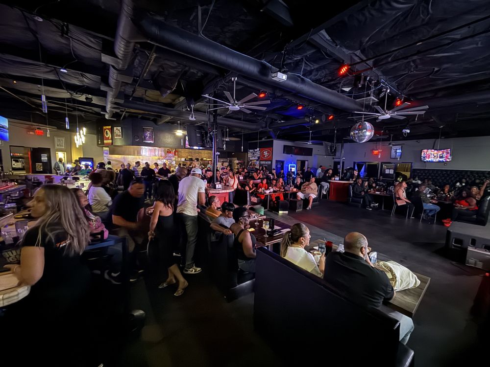 TEMECULA SPORTS LOUNGE - Updated January 2026 - 33 Photos & 38 Reviews ...