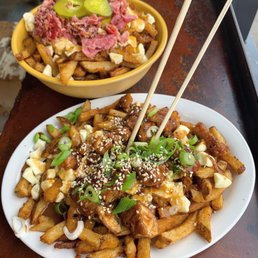 POUTINE CENTRALE - 197 Photos & 139 Reviews - Poutineries - 3971 Rue ...