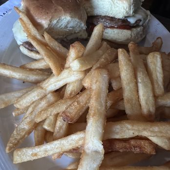 WELLY’S RESTAURANT - Updated August 2024 - 67 Photos & 122 Reviews - 23 ...