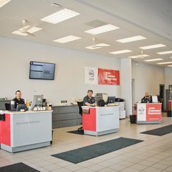 UFTRING NISSAN - 14 Photos & 18 Reviews - 7400 N Allen Rd, Peoria ...