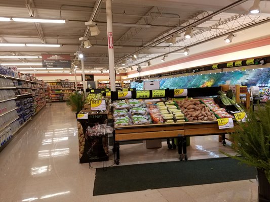 HARDING’S MARKET - Updated December 2025 - 14 W Monroe St, Bangor ...