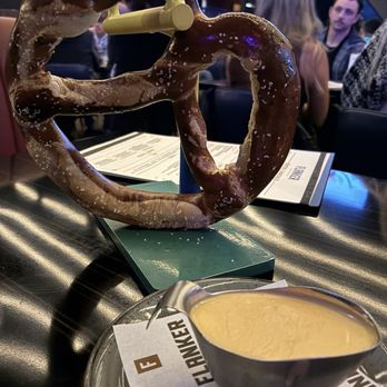 FLANKER KITCHEN + SPORTS BAR - Updated August 2024 - 277 Photos & 237 ...