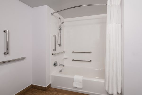 HAMPTON INN & SUITES FORT WAYNE DOWNTOWN - Updated October 2025 - 156 ...