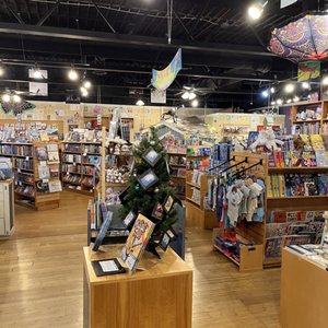 THIS IS A BOOKSTORE & BOOKBUG - 187 Photos & 48 Reviews - Bookstores ...