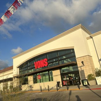 VONS - Updated December 2025 - 43 Photos & 18 Reviews - 940 Arneill Rd ...