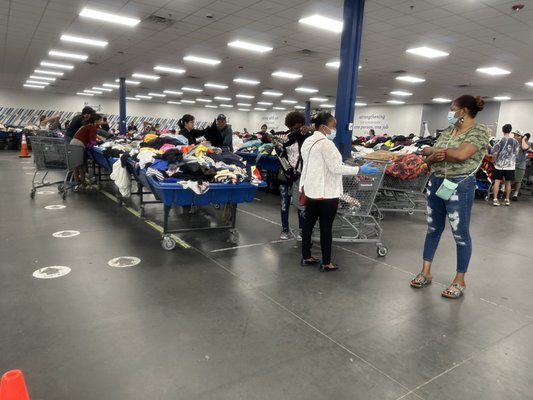 GOODWILL - TAFT OUTLET - 1030 Crews Commerce Drive, Orlando, Florida ...