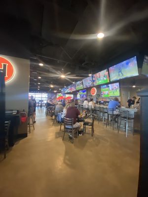 THE HUB GRILL AND BAR - Updated January 2025 - 51 Photos & 70 Reviews ...