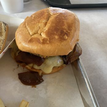 BIGZ BURGER JOINT - Updated December 2024 - 214 Photos & 300 Reviews ...