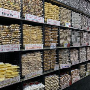 LINDT CHOCOLATE SHOP - Updated January 2025 - 16 Photos & 11 Reviews ...