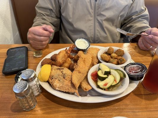 CAPTAIN’S DINER - Updated January 2026 - 81 Photos & 115 Reviews ...