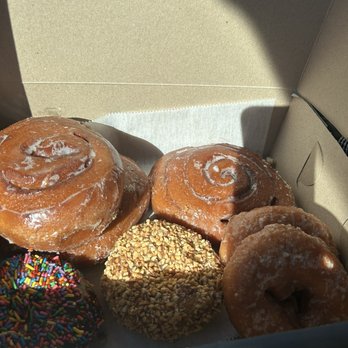 LOONEY BAKER - Updated December 2025 - 17 Photos & 36 Reviews - 2948 E Highland Rd, Highland ...