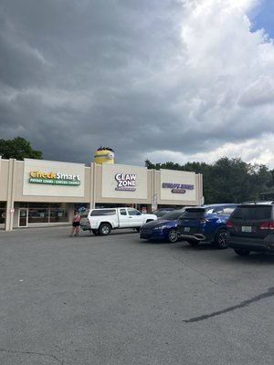 CLAW ZONE - Updated September 2025 - 19 Photos - 5629 Outer Lp ...