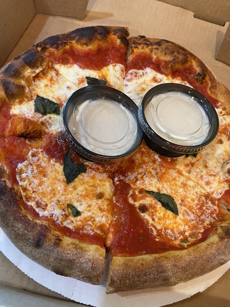 VITTA PIZZA CANAL PARK - 379 Photos & 172 Reviews - 307 Canal Park Dr ...