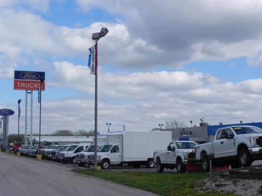 COURTESY FORD - Updated September 2025 - 13 Photos - 3921 W River Dr ...