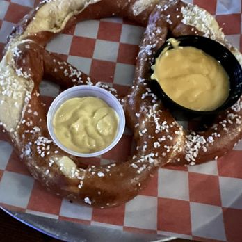 SIX POINTS PUB - Updated November 2024 - 128 Photos & 93 Reviews - 574 ...