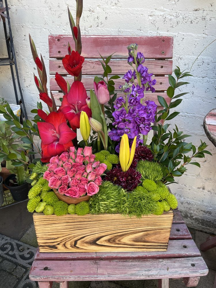 CAMPUS FLOWERS - Updated March 2025 - 41 Photos & 47 Reviews - 2515 1/2 ...