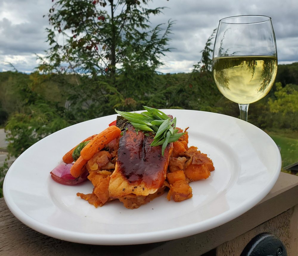 BROWN BARN TAVERN - 66 Photos & 87 Reviews - 10700 Mayfield Rd, Chardon ...