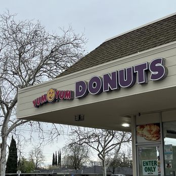 YUM YUM DONUTS - Updated December 2025 - 90 Photos & 89 Reviews - 2931 ...