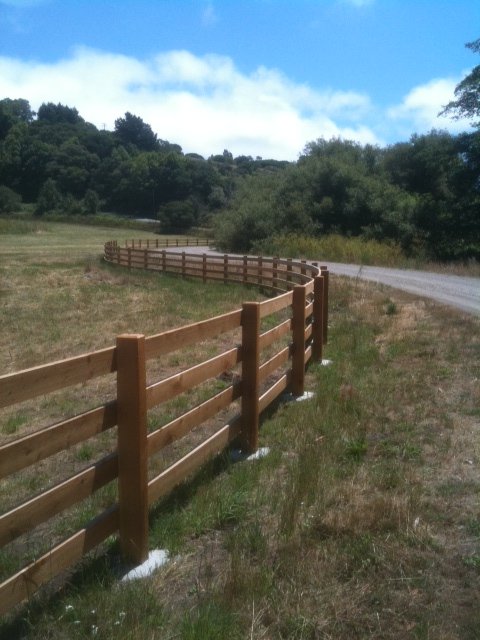 STRAIGHT LINE FENCE - 27 Photos - 930 Shiloh Rd, Windsor, California ...