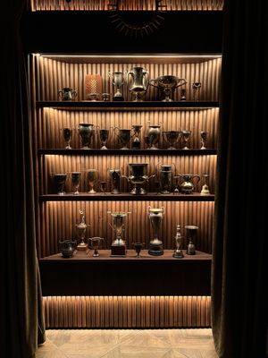 TROPHY ROOM - 32 Photos & 27 Reviews - 2 N Central Ave, Phoenix ...