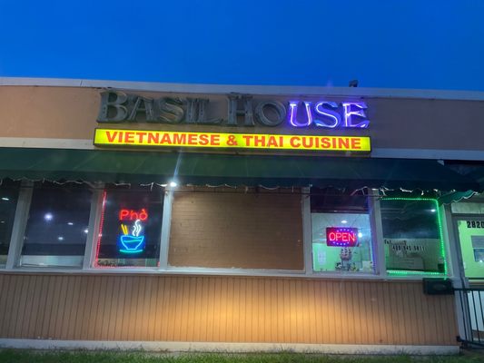 BASIL HOUSE - Updated June 2025 - 92 Photos & 146 Reviews - 2820 Palmer ...