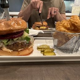 DA BURGER WING HUB - Updated November 2024 - 200 Photos & 71 Reviews ...