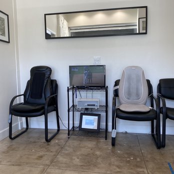 BOB THE CHIROPRACTOR - Updated January 2026 - 40 Photos & 392 Reviews ...