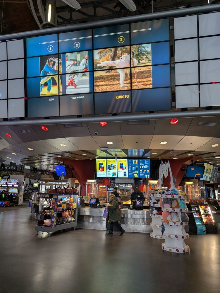 CINEPLEX CINEMAS VAUGHAN - Updated October 2025 - 147 Photos & 76 ...