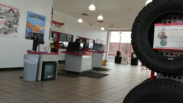 DISCOUNT TIRE - Updated January 2026 - 29 Photos & 68 Reviews - 190 ...