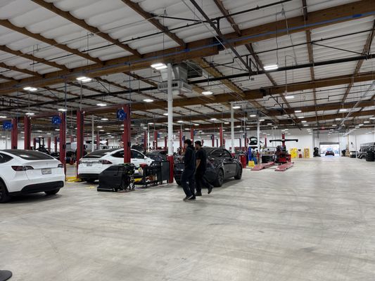 TESLA SERVICE CENTER - Updated October 2025 - 55 Photos & 30 Reviews ...