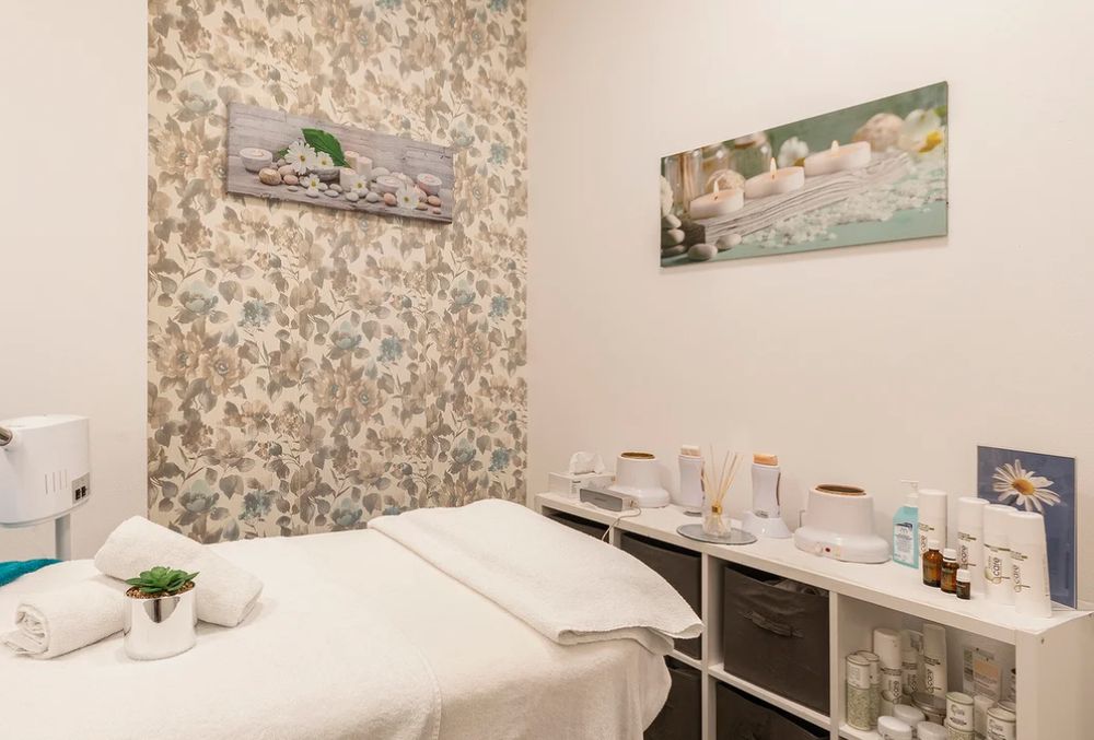 NICKY BEAUTY SALON - Updated August 2024 - Boulevard d'Anvers 18 ...