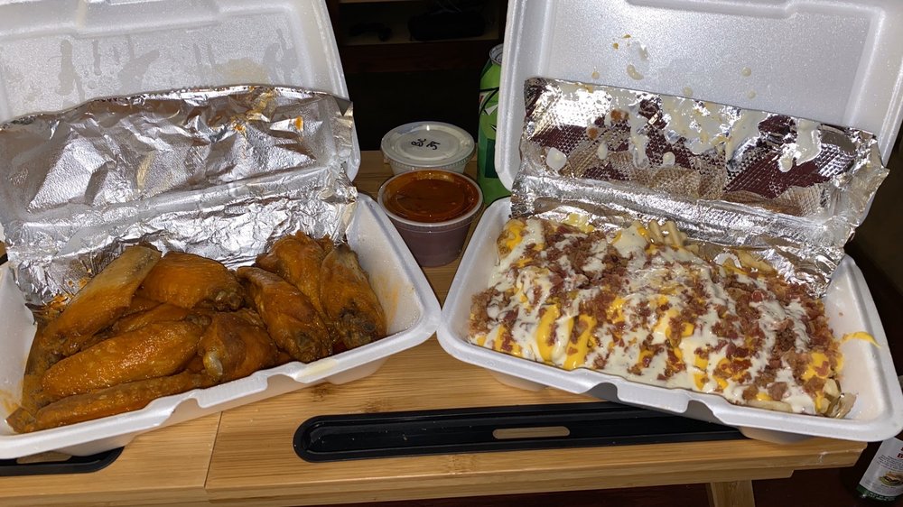 CANYON WINGS - Updated July 2025 - 38 Reviews - 219 E Beaver Ave, State ...