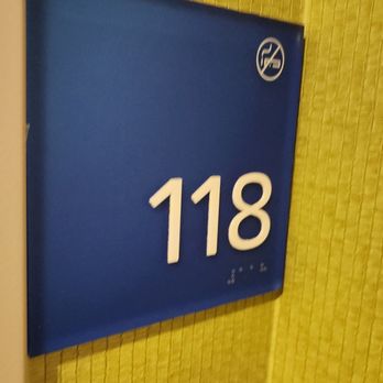 HOLIDAY INN EXPRESS & SUITES REDDING - Updated January 2026 - 74 Photos ...