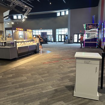 NCG CINEMA - LANSING - Updated December 2025 - 56 Photos & 92 Reviews ...