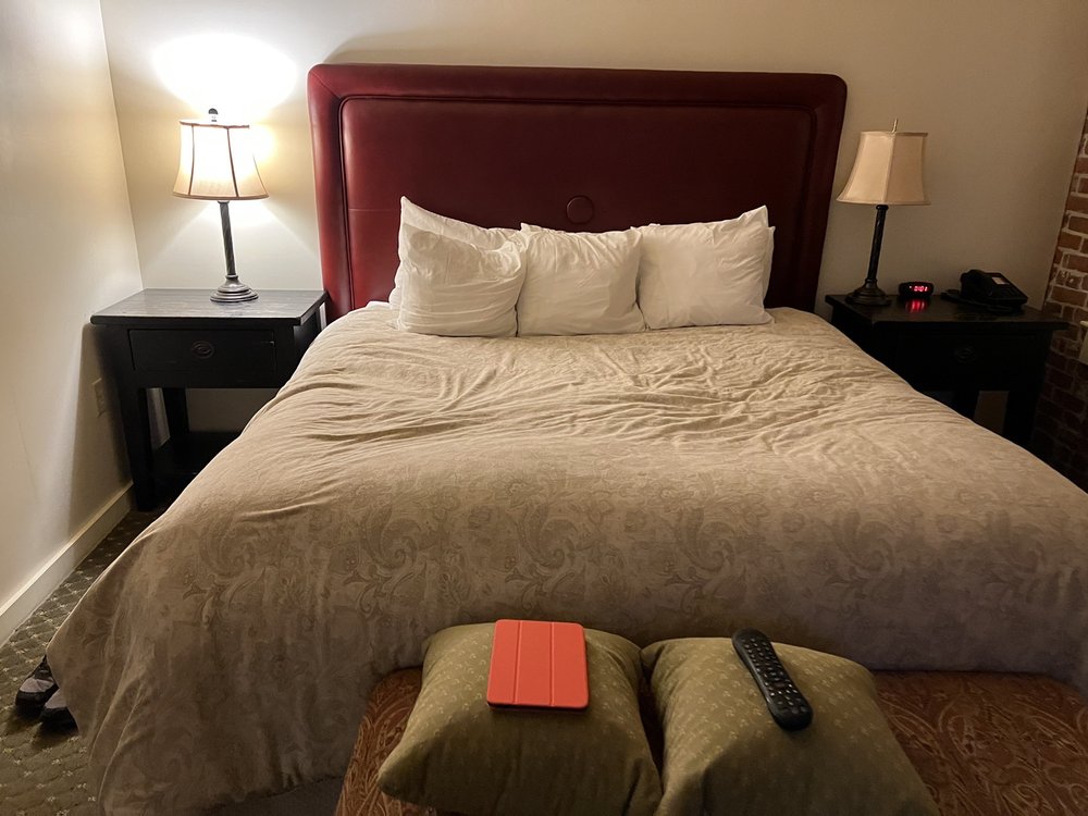 THE COMMON MAN INN - Updated December 2024 - 13 Photos & 32 Reviews ...