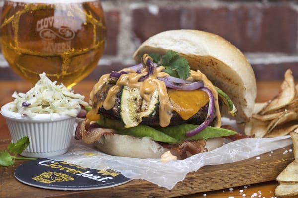 CLOVERLEAF TAVERN - Updated December 2025 - 1061 Photos & 1044 Reviews ...