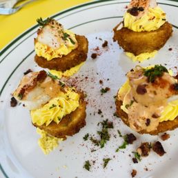TABLE AT THE HICKORY INN - Updated July 2025 - 86 Photos & 88 Reviews ...
