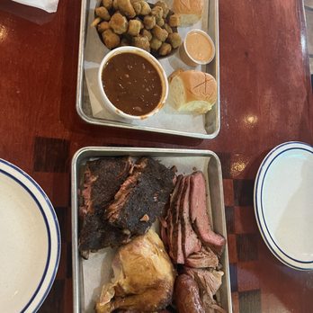 FIREHOUSE QUE & BREW - Updated January 2025 - 332 Photos & 579 Reviews ...