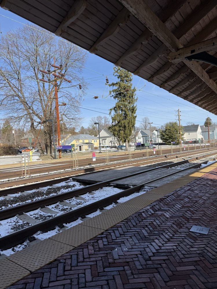 SEPTA: BERWYN STATION - Updated December 2025 - 22 Photos - 115 Cassatt ...