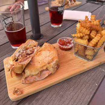 SWAMP CAT BREW - Updated August 2025 - 69 Photos & 23 Reviews - 1943 ...