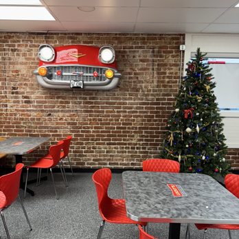 LUCKY’S DRIVE-IN - Updated April 2025 - 235 Photos & 112 Reviews - 2565 ...