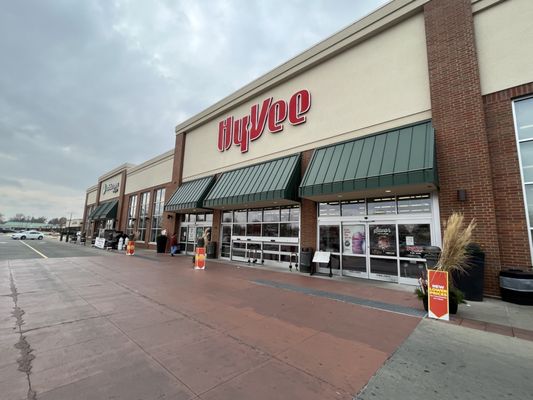 HY-VEE - Updated November 2025 - 48 Photos & 47 Reviews - 2115 S MacArthur Blvd, Springfield ...