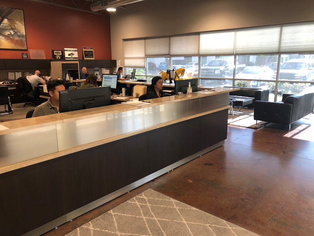 PARAMOUNT CENTRE COLLISION SERVICES - 31 Photos & 65 Reviews - 6005 ...